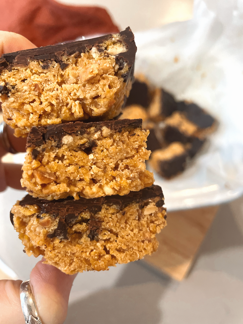 Crunchy choc peanut cornflake slice! (v) (gf) - PCOS To Wellness